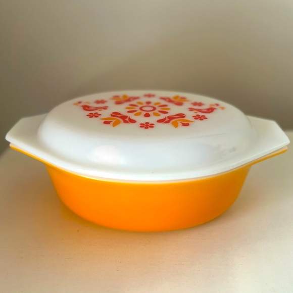 Pyrex | Kitchen | Vintage Pyrex Friendship Bird 5 Quart Casserole ...